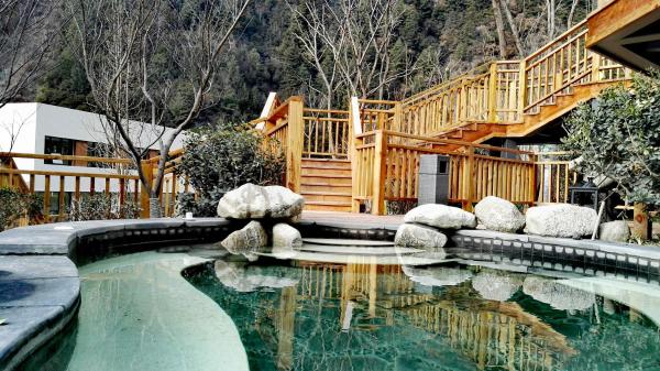 古尔沟华美达温泉度假酒店 3* Miyaluo, 四川 (2条评语). 古尔沟华美达温泉度假酒店酒店预订