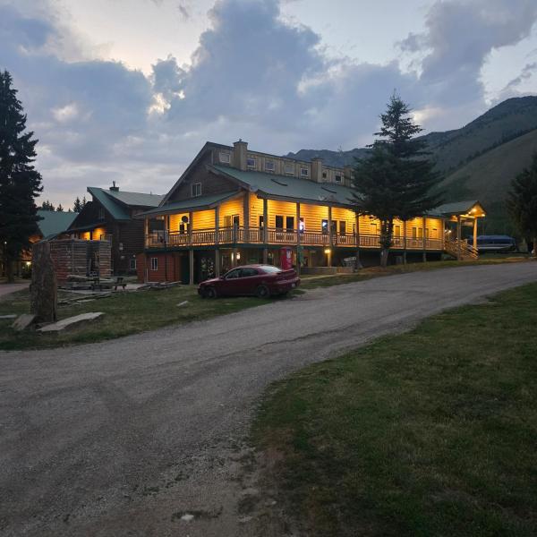 Jared's Wild Rose Ranch Resort 3* Island Park, Yellowstone National ...