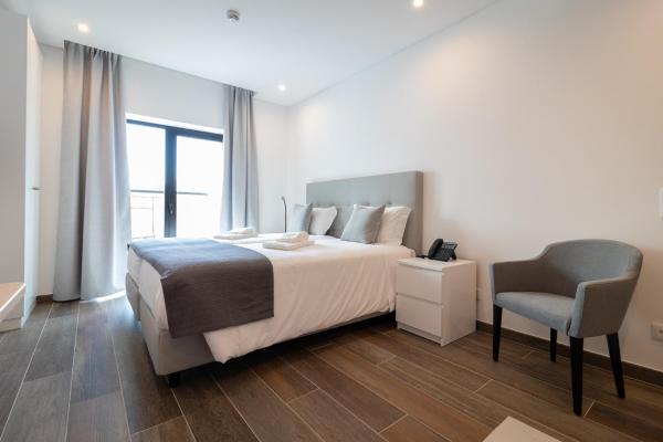 Apartahotel Roots Hotel Faro, Parque Natural de Ría Formosa (19 ...