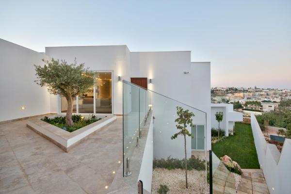 Maltese Luxury Villas - Sunset Infinity Pools, Indoor Heated Pools and ...