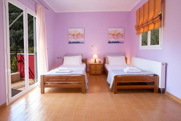 Red Villa Nydri, Islas Jónicas. Reserve el Red Villa