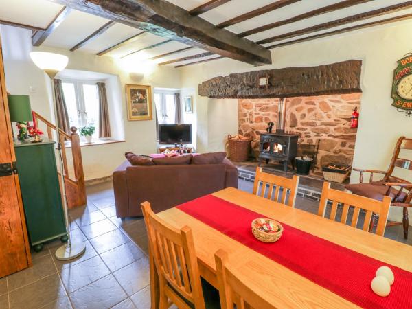 Dafarn Newydd 4* Machynlleth, Powys. Book hotel Dafarn Newydd 4*