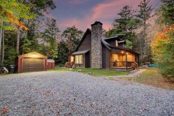 Vacation Home Amazing Acorn Diamond Point, Adirondack Mountains. Book ...