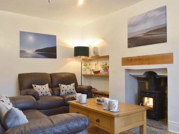 Vacation Home Quakers Cottage Skinningrove, North Yorkshire. Book hotel ...