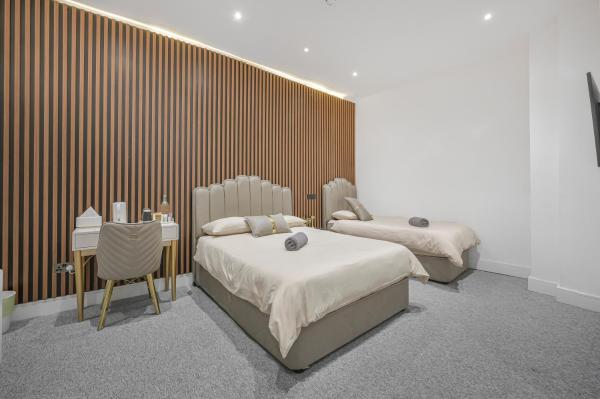 Studio 64 Hackney, London. Reviews, Photos & Deals 2025