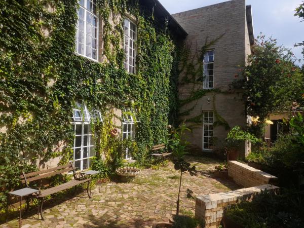 Oorslaap Florida, Gauteng. Book hotel Oorslaap